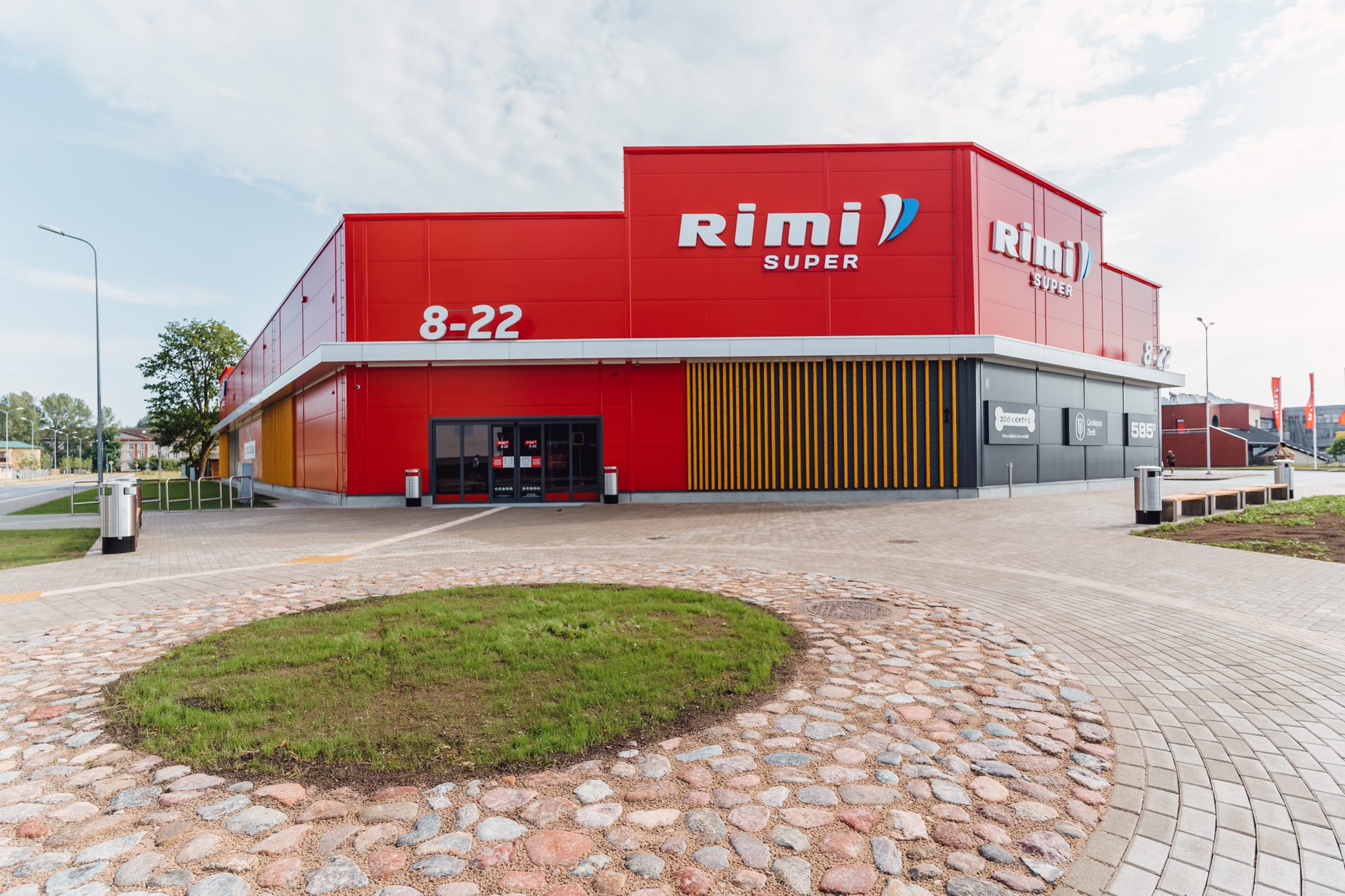 Rimi - Durvis ver Rimi supermārkets Liepājā