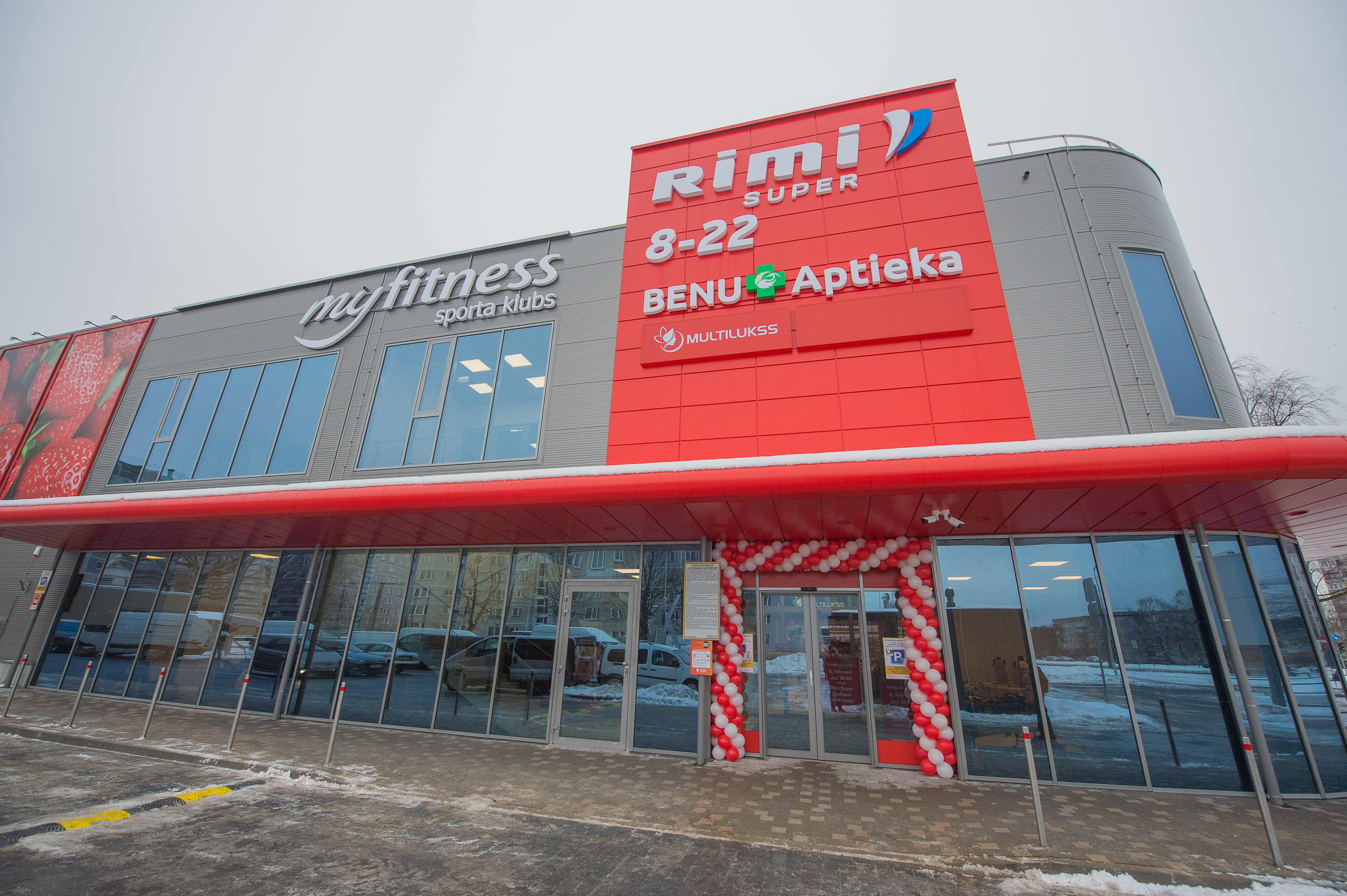 Rimi - Pēc gada pārtraukuma Rīgā, Dzelzavas ielā, durvis ver Rimi Super