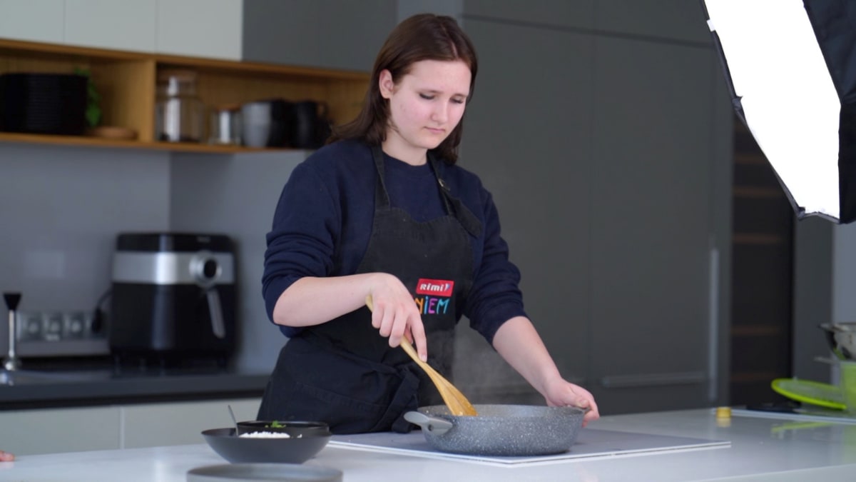 Rimi - Viens divi un gatavs! Jauna recepte ar rīsiem un dārzeņiem – pa spēkam pagatavot arī skolēnam